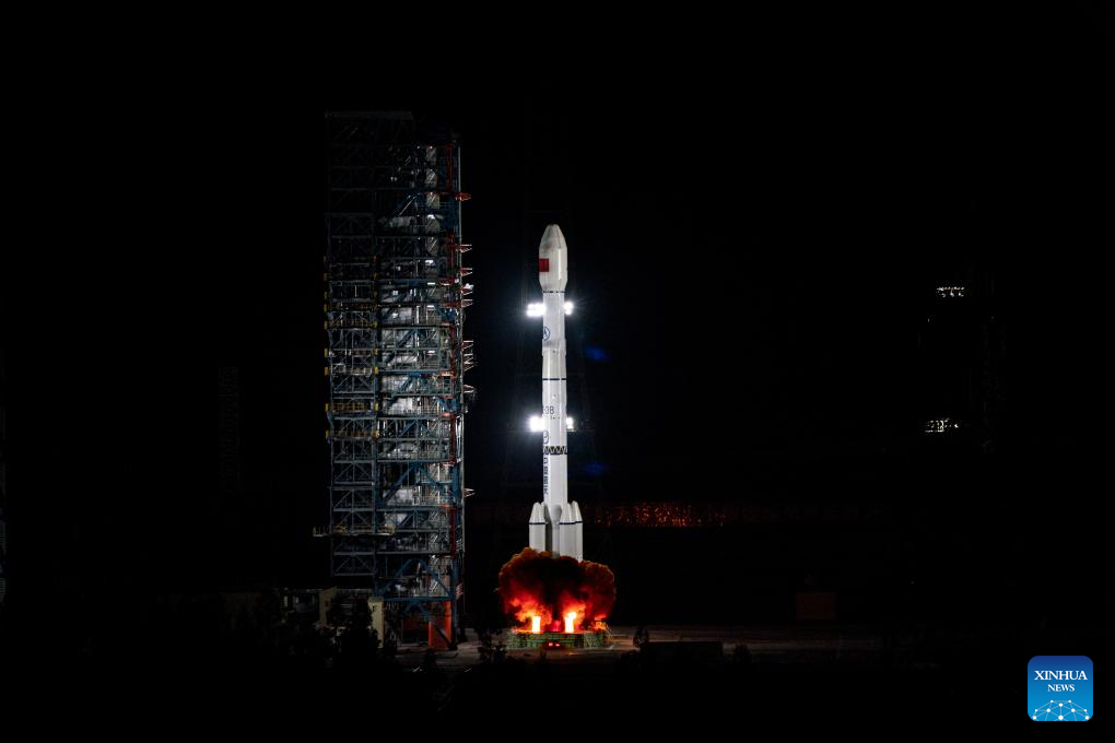 China successfully launches new satellite_英语频道_央视网(cctv.com)
